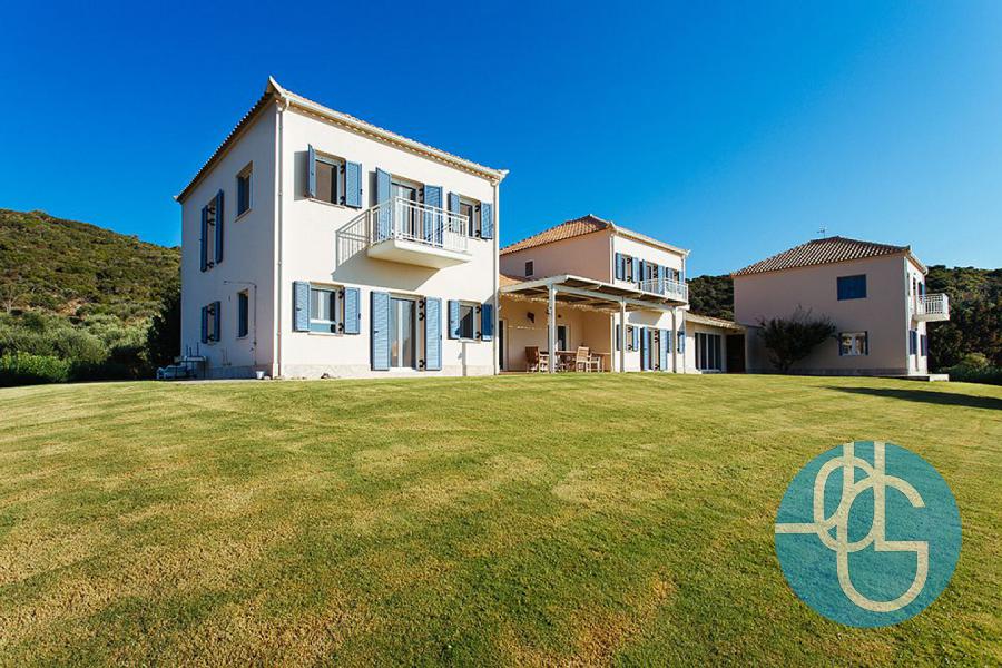 Rare propriete en bord de mer à vendre près de Costa Navarino