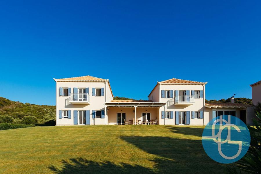 Rare propriete en bord de mer à vendre près de Costa Navarino